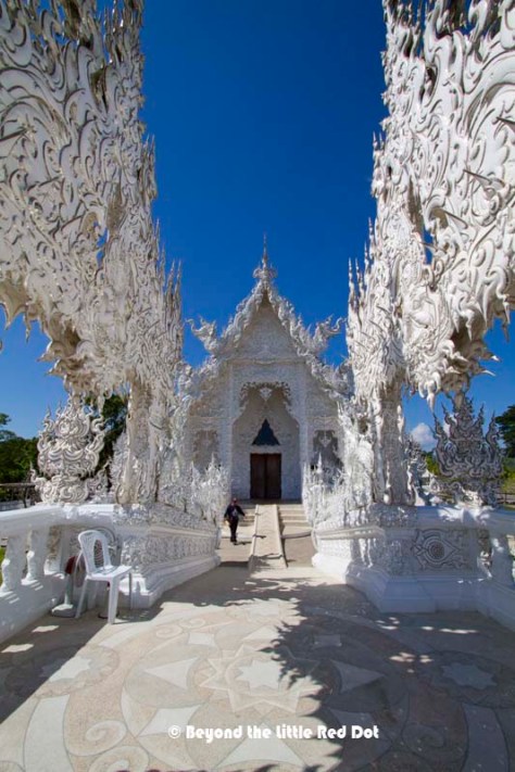 The White Temple – Beyond the Little Red Dot