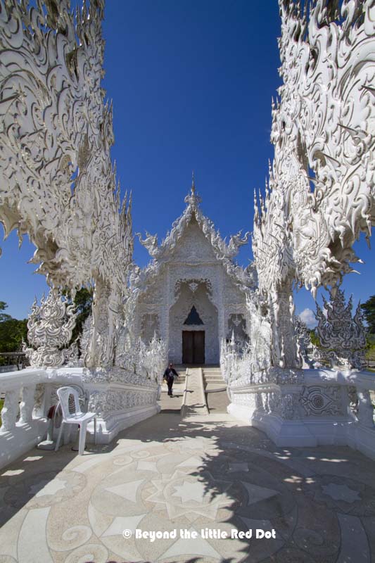 The White Temple – Beyond the Little Red Dot